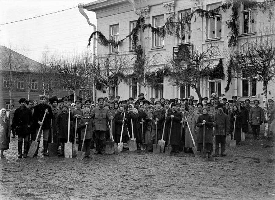 Weg mit dem Müll! Was war der sowjetische Subbotnik? (FOTOS) - Russia ...