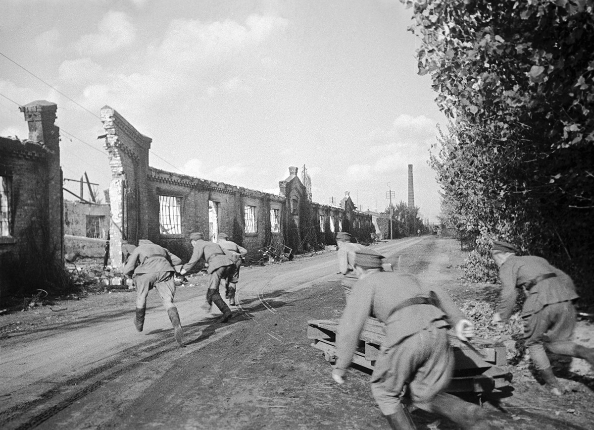 Liberated Warsaw through the eyes of Soviet photographers - Russia Beyond
