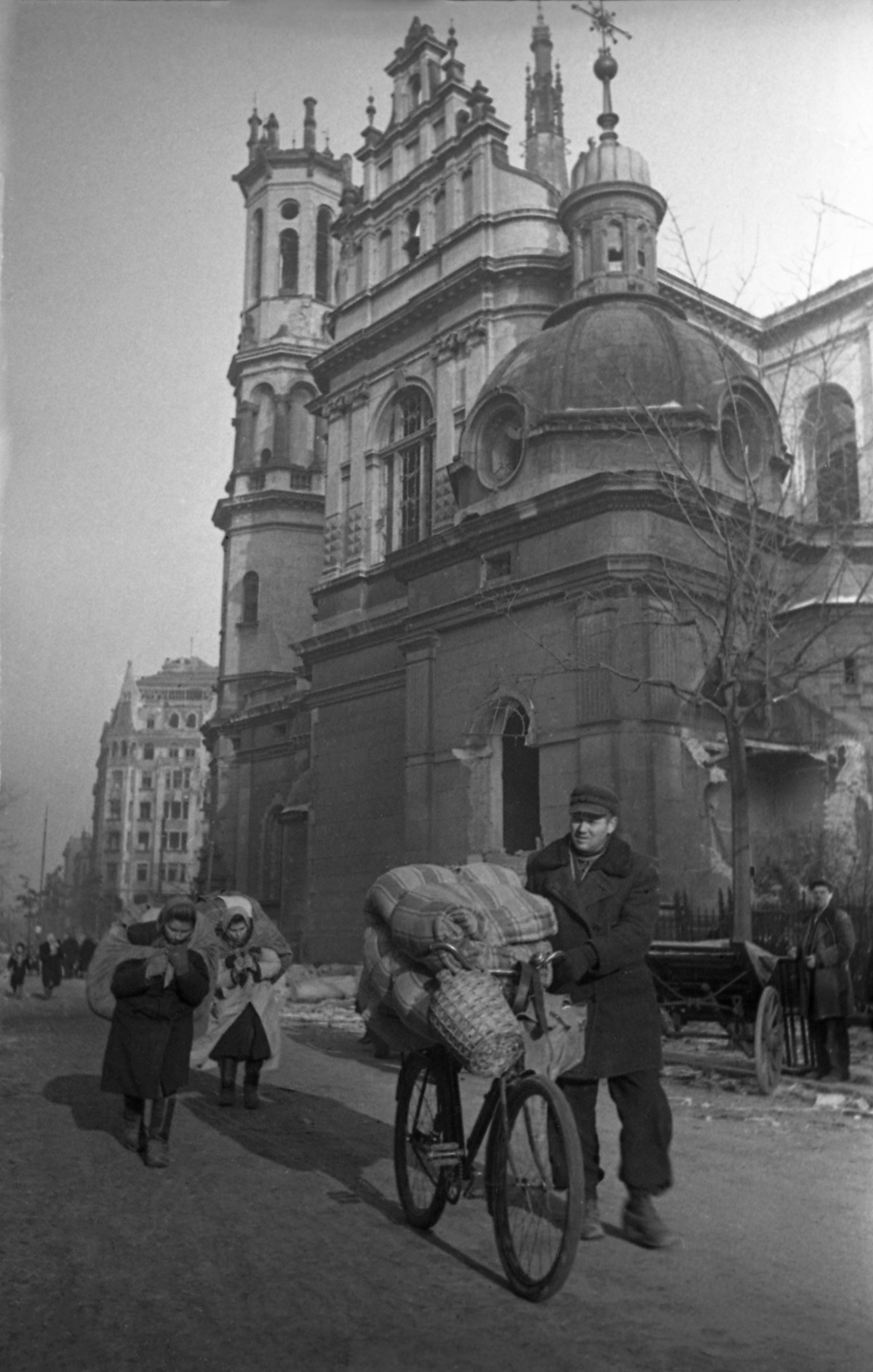 Liberated Warsaw through the eyes of Soviet photographers - Russia Beyond