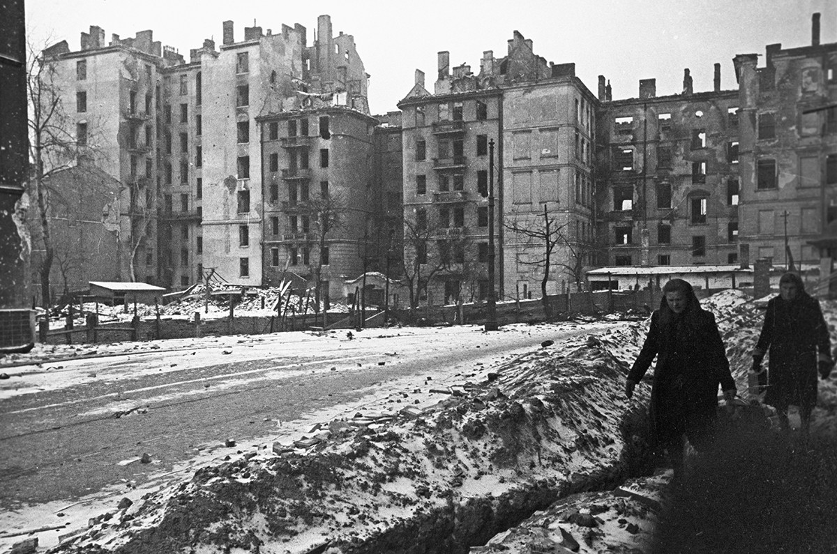 Liberated Warsaw through the eyes of Soviet photographers - Russia Beyond