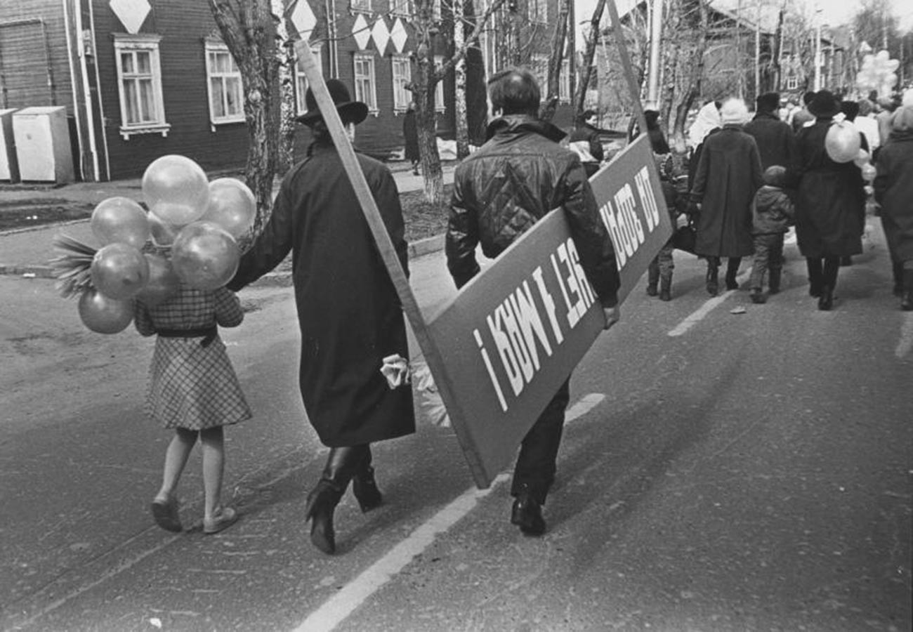 30 atmospheric photos of Labor Day parades - Russia Beyond