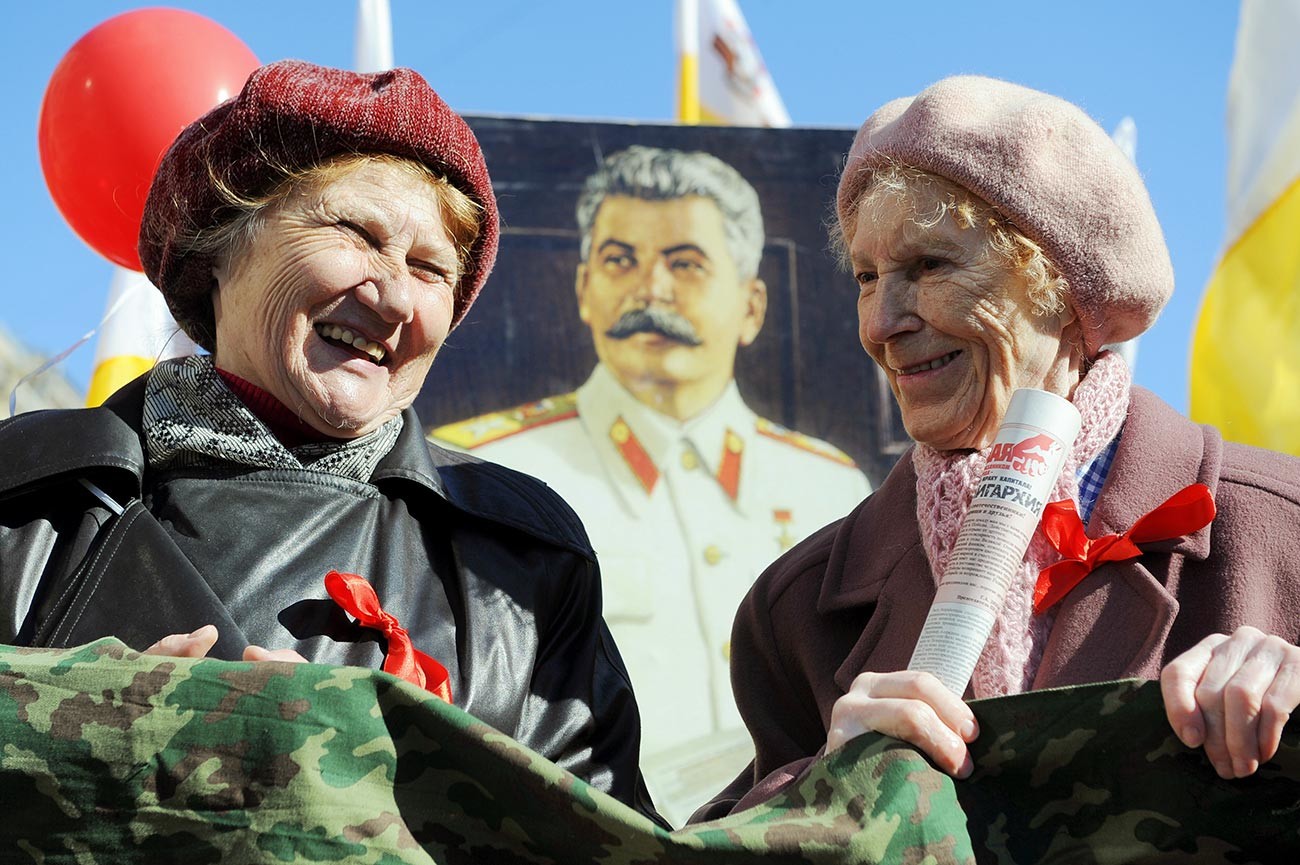 30 atmospheric photos of Labor Day parades - Russia Beyond