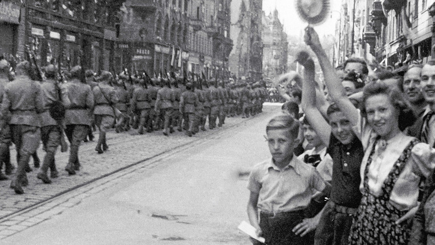 Liberated Prague through the eyes of Soviet photographers - Russia Beyond