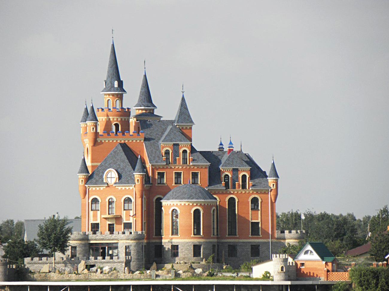 7 castillos góticos de pega que puedes visitar en Rusia (Fotos ...