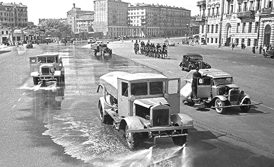 These ‘sweepers’ and ‘sprinklers’ kept Soviet streets clean (PHOTOS ...