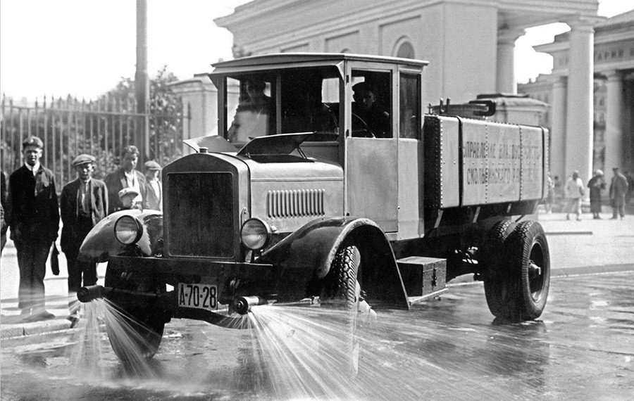 These ‘sweepers’ and ‘sprinklers’ kept Soviet streets clean (PHOTOS ...