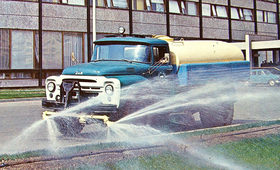 These ‘sweepers’ and ‘sprinklers’ kept Soviet streets clean (PHOTOS ...