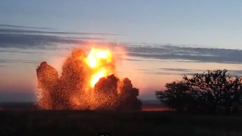 Así explotan 4,5 toneladas de TNT: Destruyen en Crimea bombas de la ...
