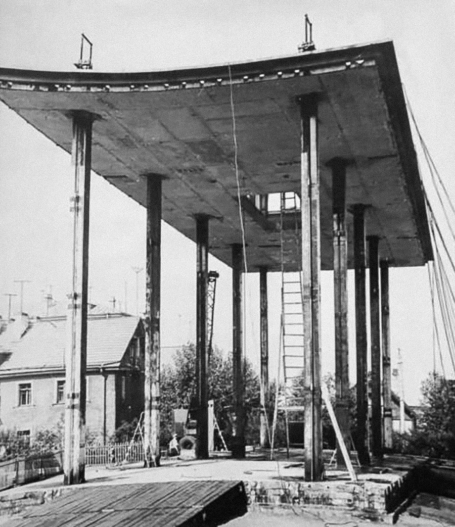 Why did the Soviets construct this building from ROOF down? (PHOTOS ...
