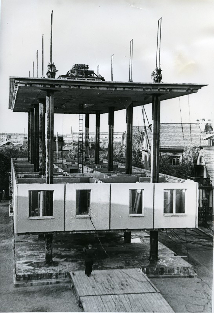 Why did the Soviets construct this building from ROOF down? (PHOTOS ...