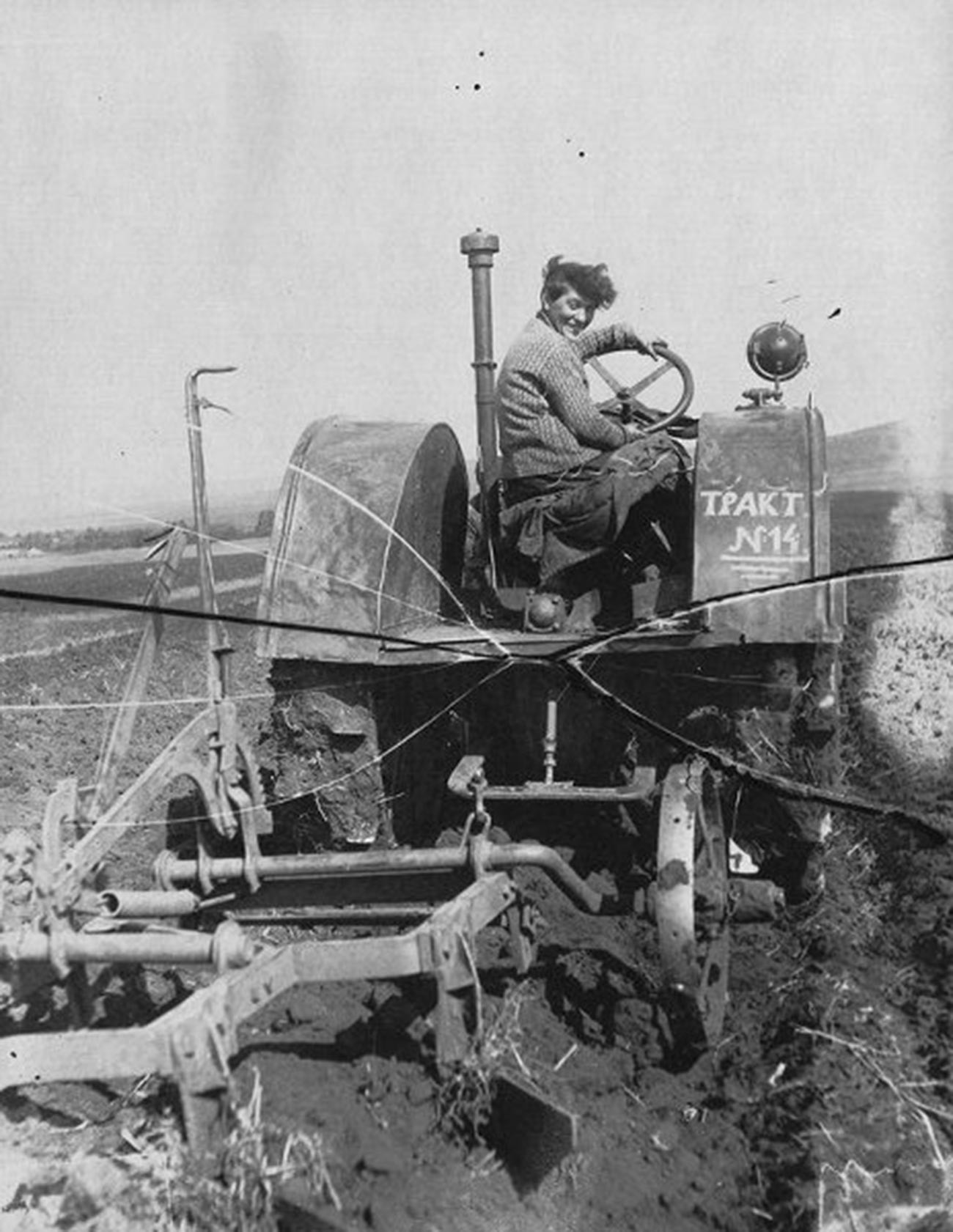 O nascimento das fazendas coletivas contado por fotos da propaganda ...