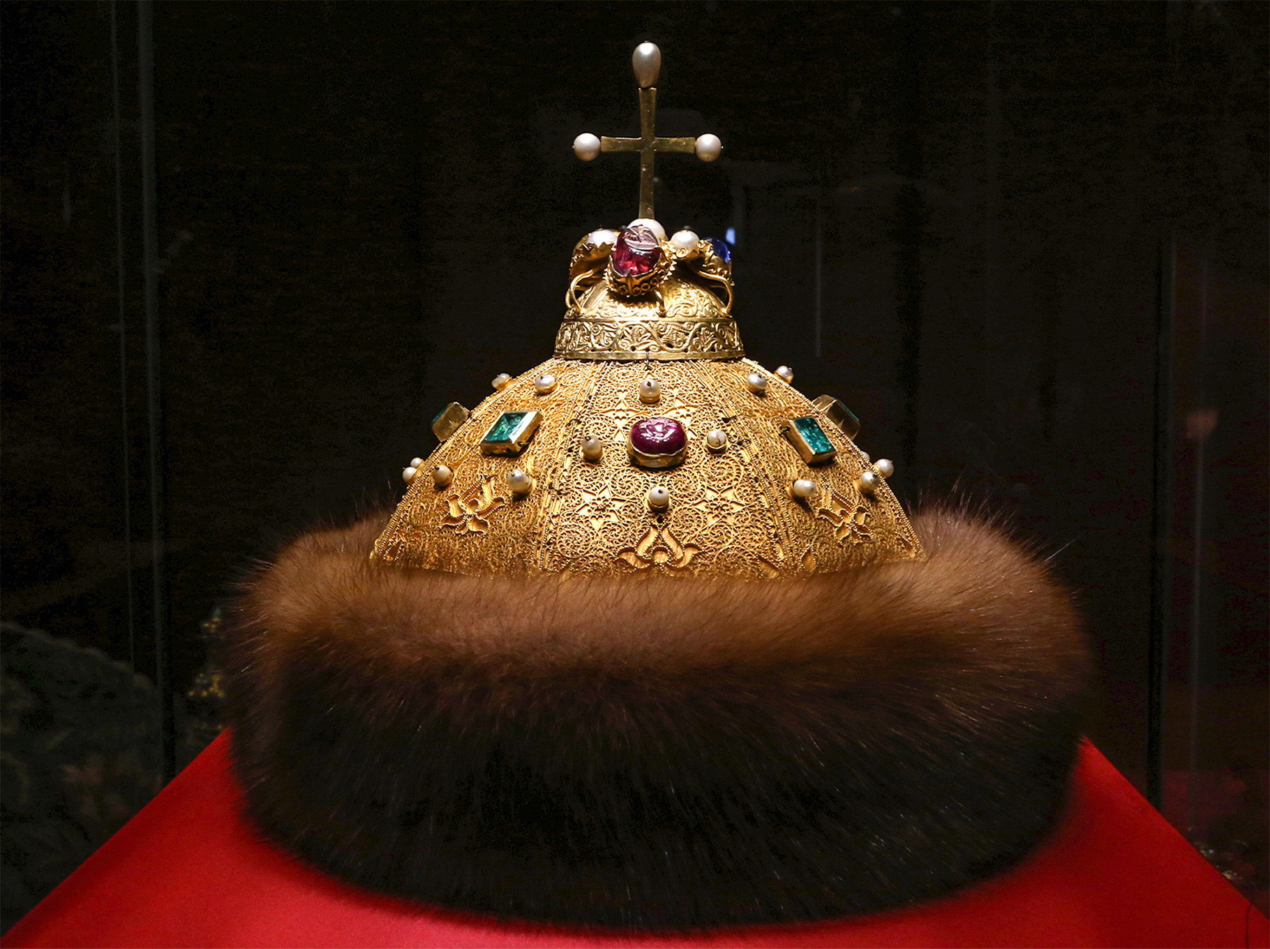 Lima Fakta tentang Topi Monomakh, Mahkota Kuno Para Tsar Rusia - Russia ...