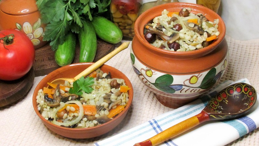 Portiamo a tavola la “perlovka”, il porridge di orzo perlato cucinato ...