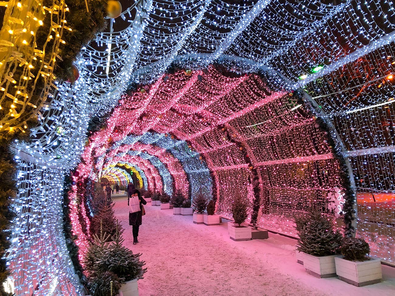 How Moscow has been decorated for New Year 2022 (PHOTOS) - Russia Beyond