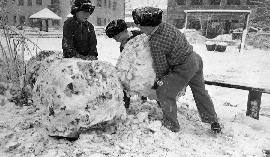 Russian snowmen in PHOTOS: 100 years of fun - Russia Beyond