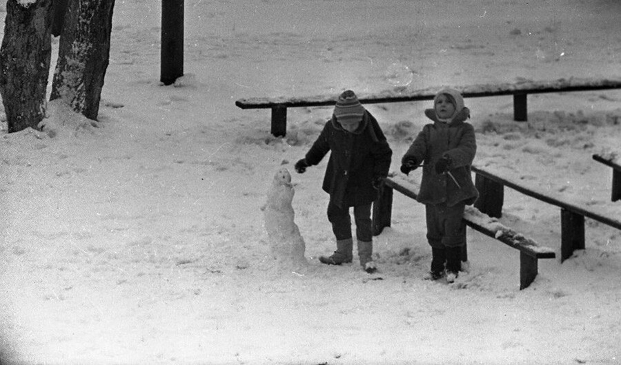 Russian snowmen in PHOTOS: 100 years of fun - Russia Beyond