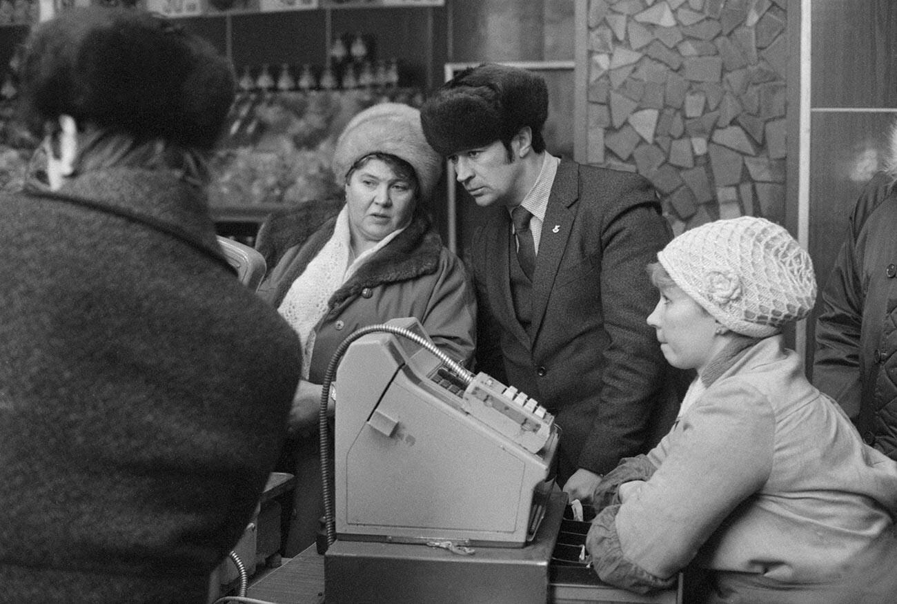 How people in the USSR got their hands on SCARCE goods (PHOTOS ...