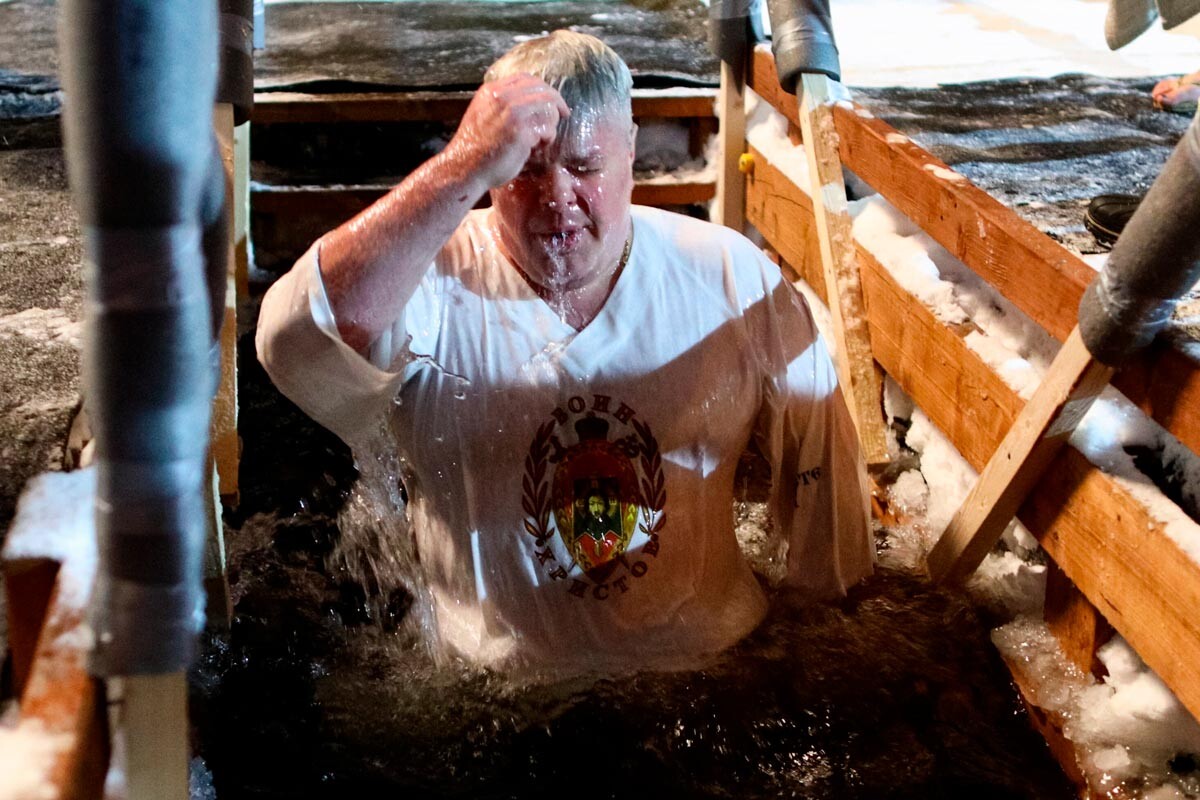 How I dived into ICY water in -10°C on Epiphany - Russia Beyond