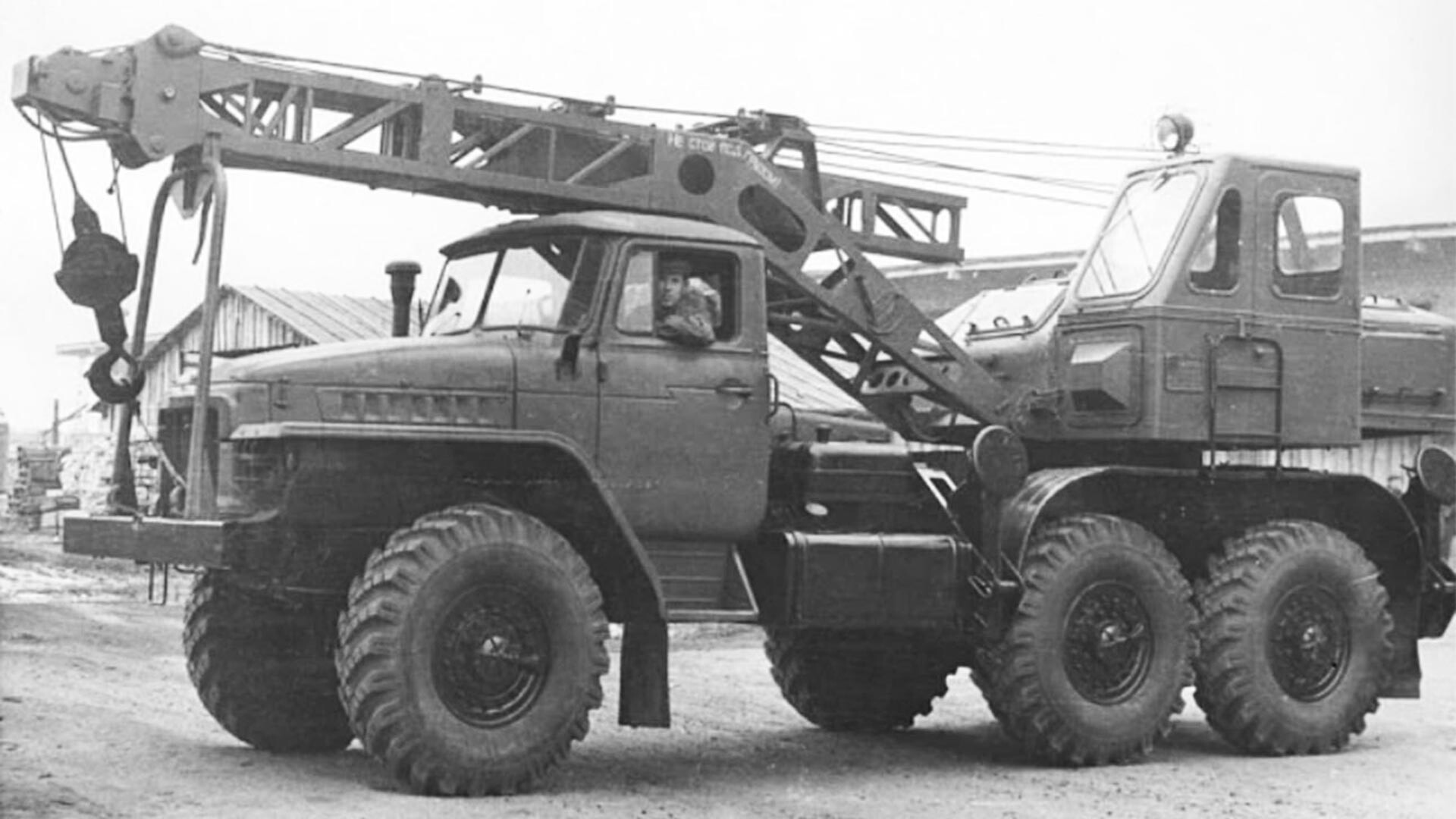 TOP 3 building cranes of the USSR (PHOTOS) - Russia Beyond