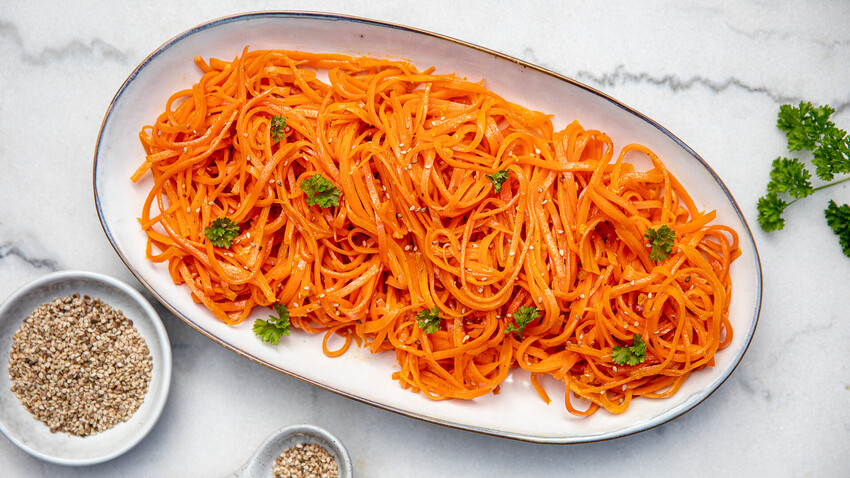 Karotten auf koreanische Art: Sowjetischer Snack mit asiatischem ...