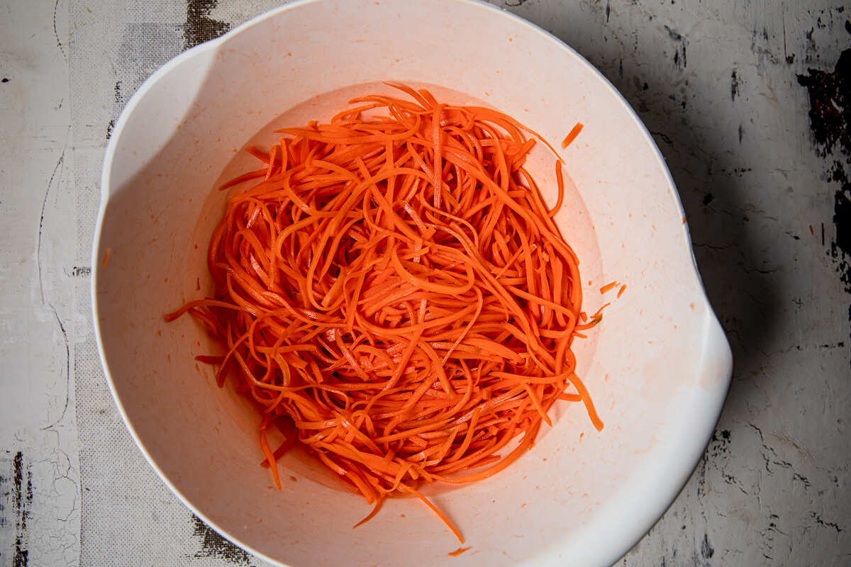 Karotten auf koreanische Art: Sowjetischer Snack mit asiatischem ...