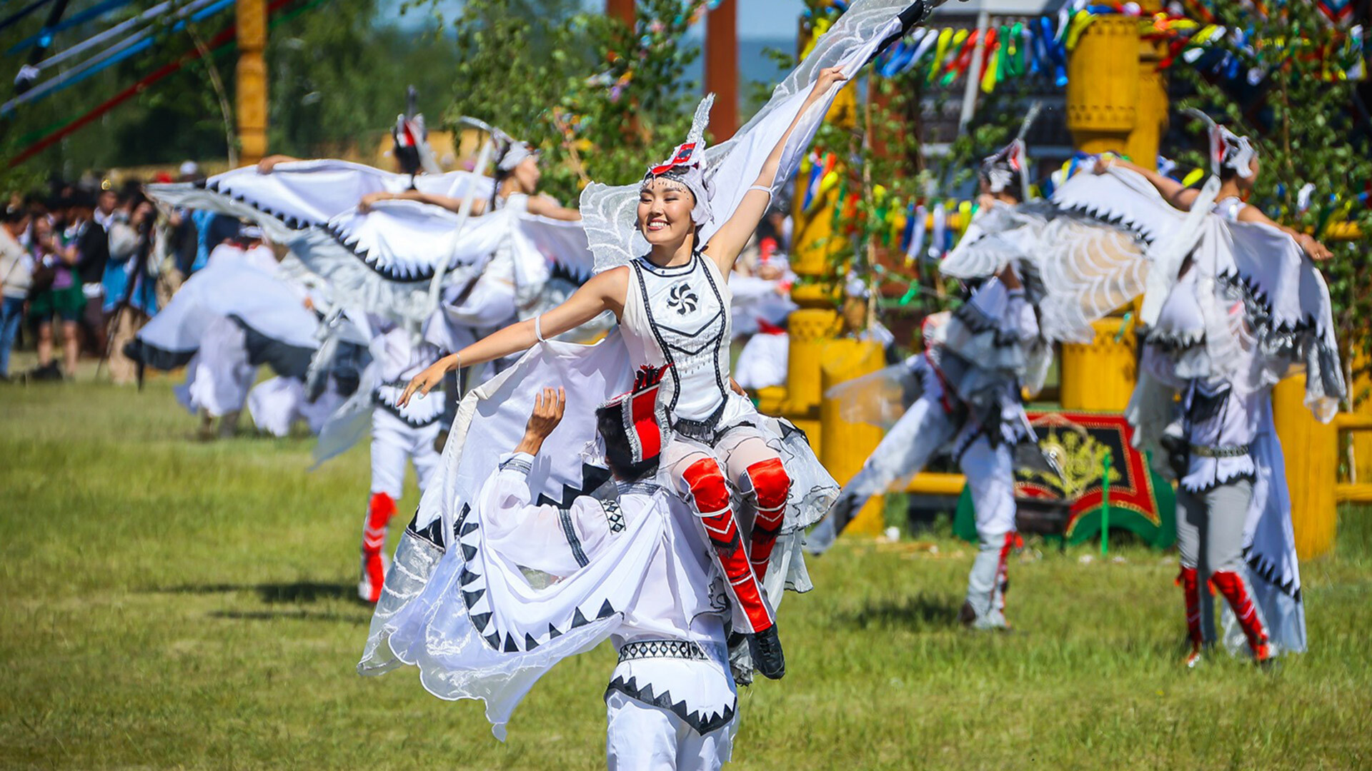 Kako Jakuti praznujejo novo leto sredi poletja - Russia Beyond Slovenija