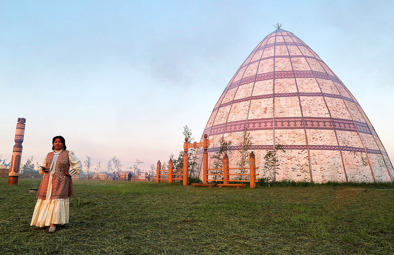 Ecco come gli jakuti festeggiano il Capodanno in piena estate - Russia ...