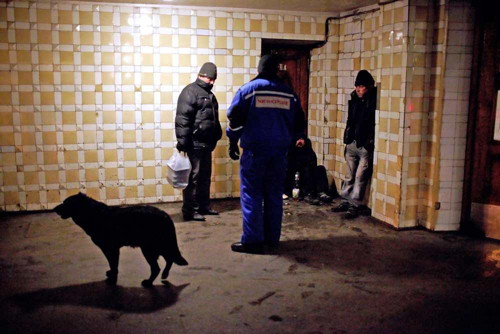 Charity bus crew help sick and poor in Moscow (PHOTOS) - Russia Beyond