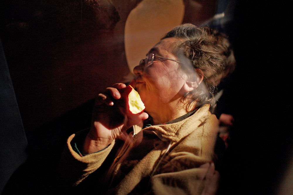 Charity bus crew help sick and poor in Moscow (PHOTOS) - Russia Beyond