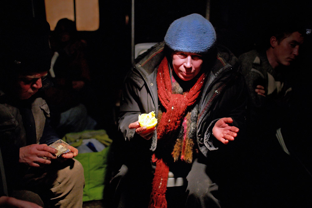 Charity bus crew help sick and poor in Moscow (PHOTOS) - Russia Beyond