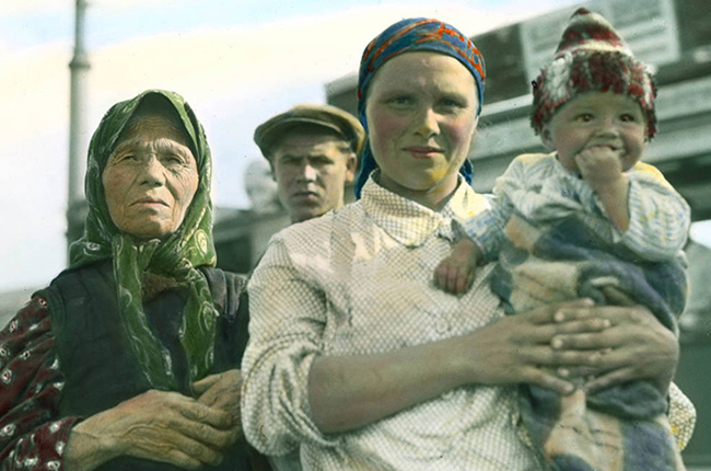 Muscovites in photos shot and colored in 1931 - Russia Beyond