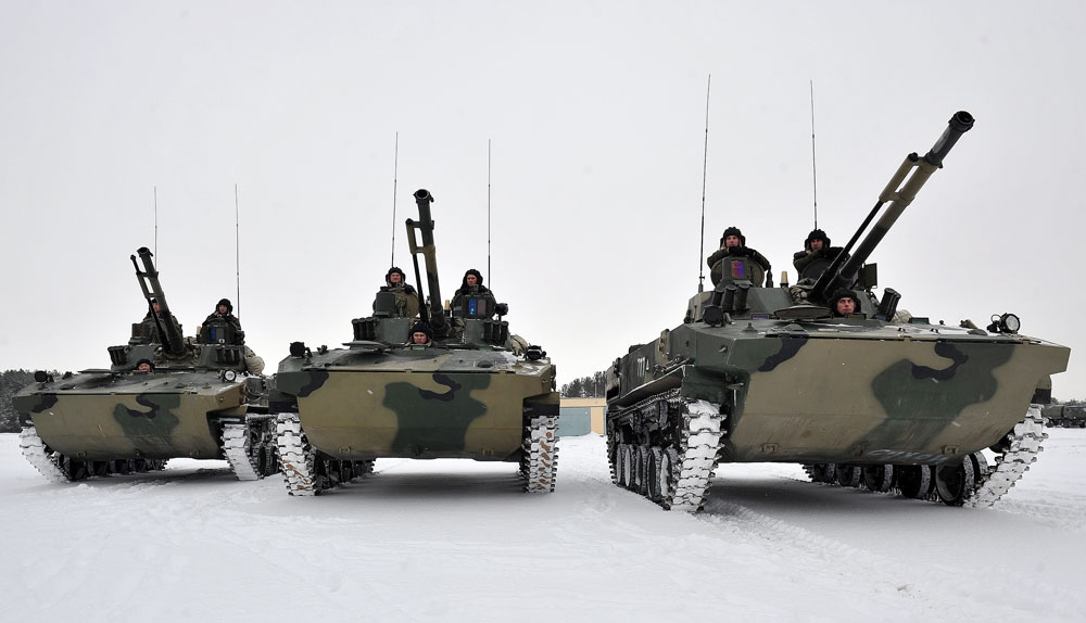 Russia’s ‘flying’ fighting vehicle BMD-4M lands with crew - Russia Beyond
