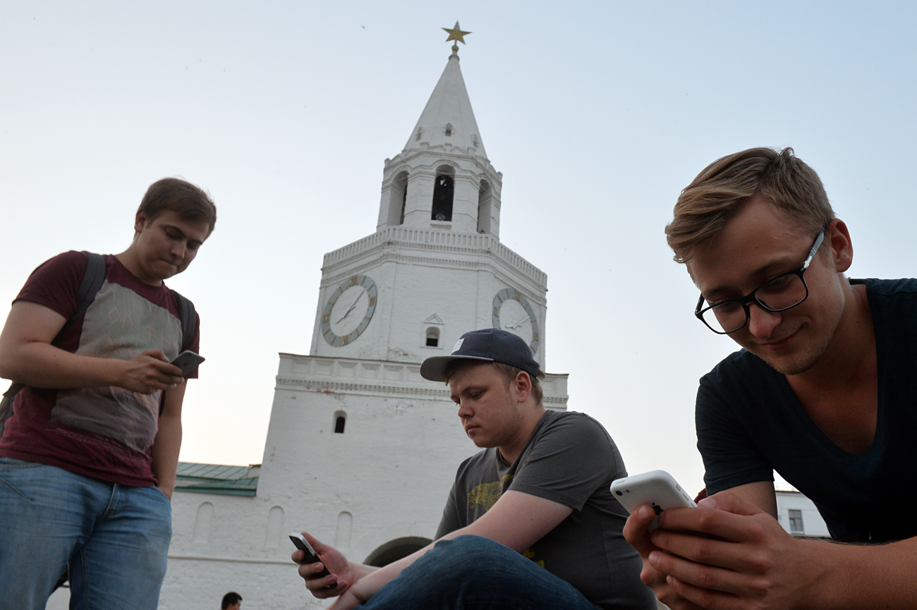 Almost half of Russian users shop on smartphones - Russia Beyond