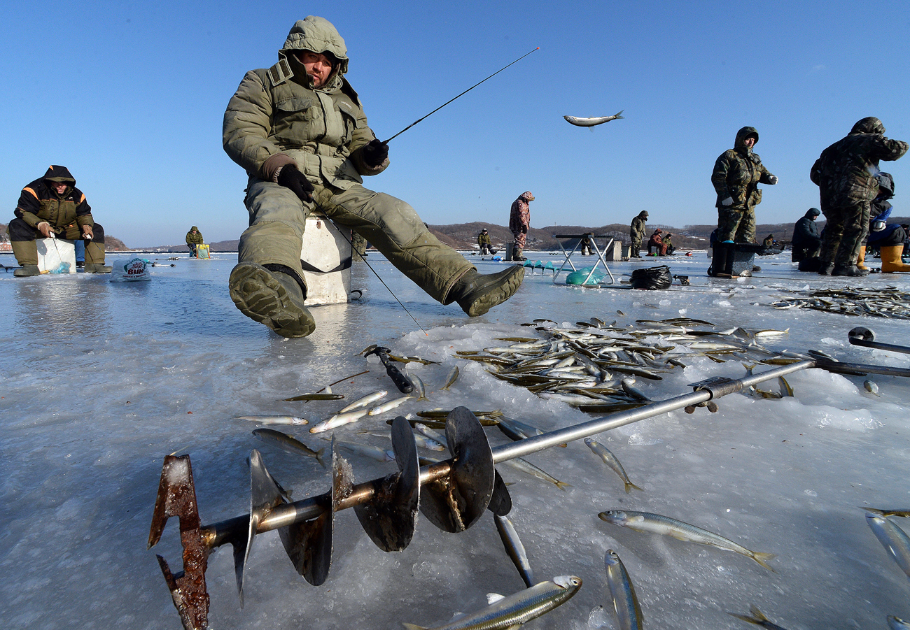 Photo of the day: Ice fishing in Vladivostok - Russia Beyond