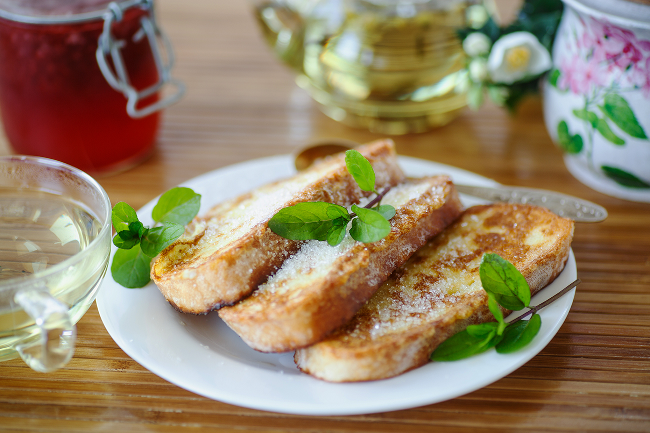 Fried grenki: How to make use of stale bread - Russia Beyond
