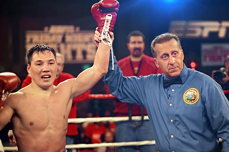 Russian boxer reclaims the junior welterweight title - Russia Beyond