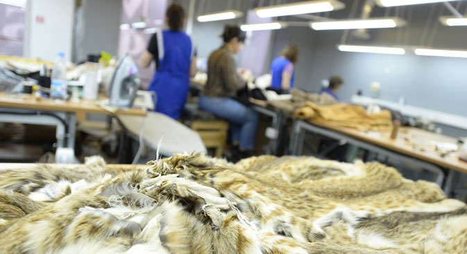Making the coat fit: The art of fashioning a luxury fur - Russia Beyond