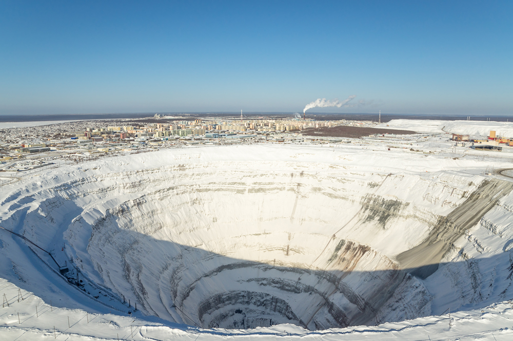 Life atop a Siberian diamond mine - Russia Beyond