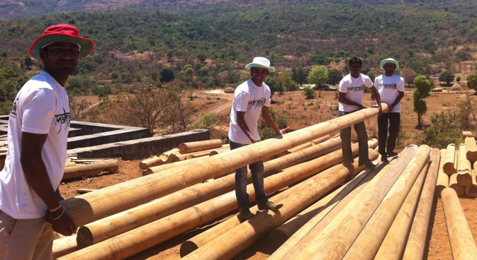Russian log houses as panacea from the Indian heat - Russia Beyond