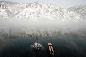 Winter swimming in Siberia - Russia Beyond