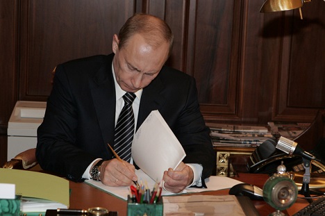 Vladimir Putin reveals his family’s WWII ordeals in magazine article ...