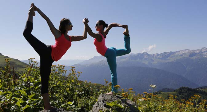 Russians take up yoga with a passion - Russia Beyond