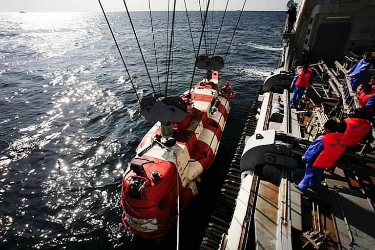 Submarine rescue drills - Russia Beyond